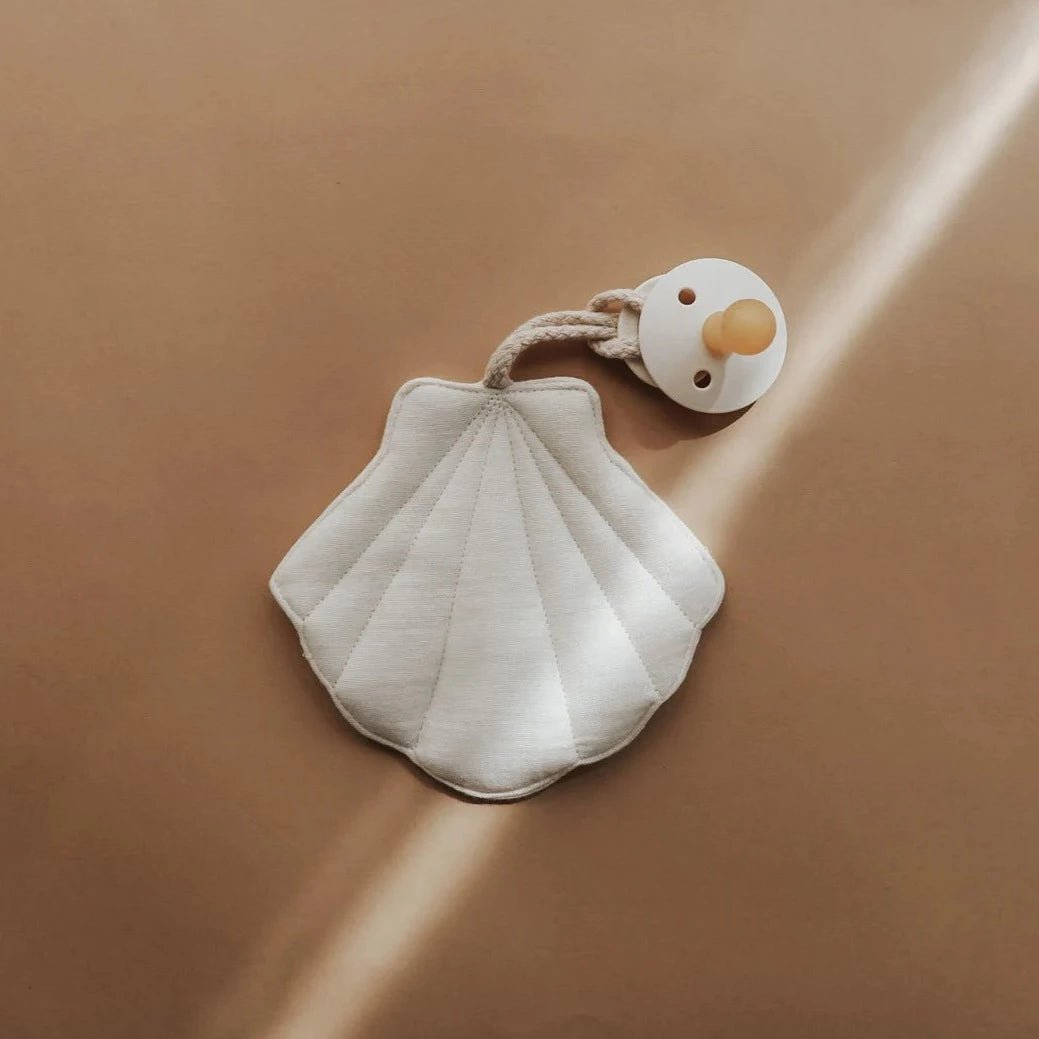 Handgefertigte Schnullerkette "Muschel" aus Bio-Baumwolle – Little Baby ...